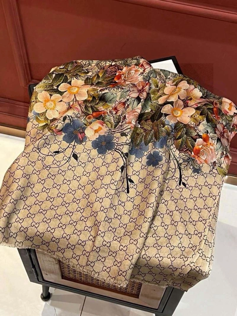 Low-cost Gucci Scarf