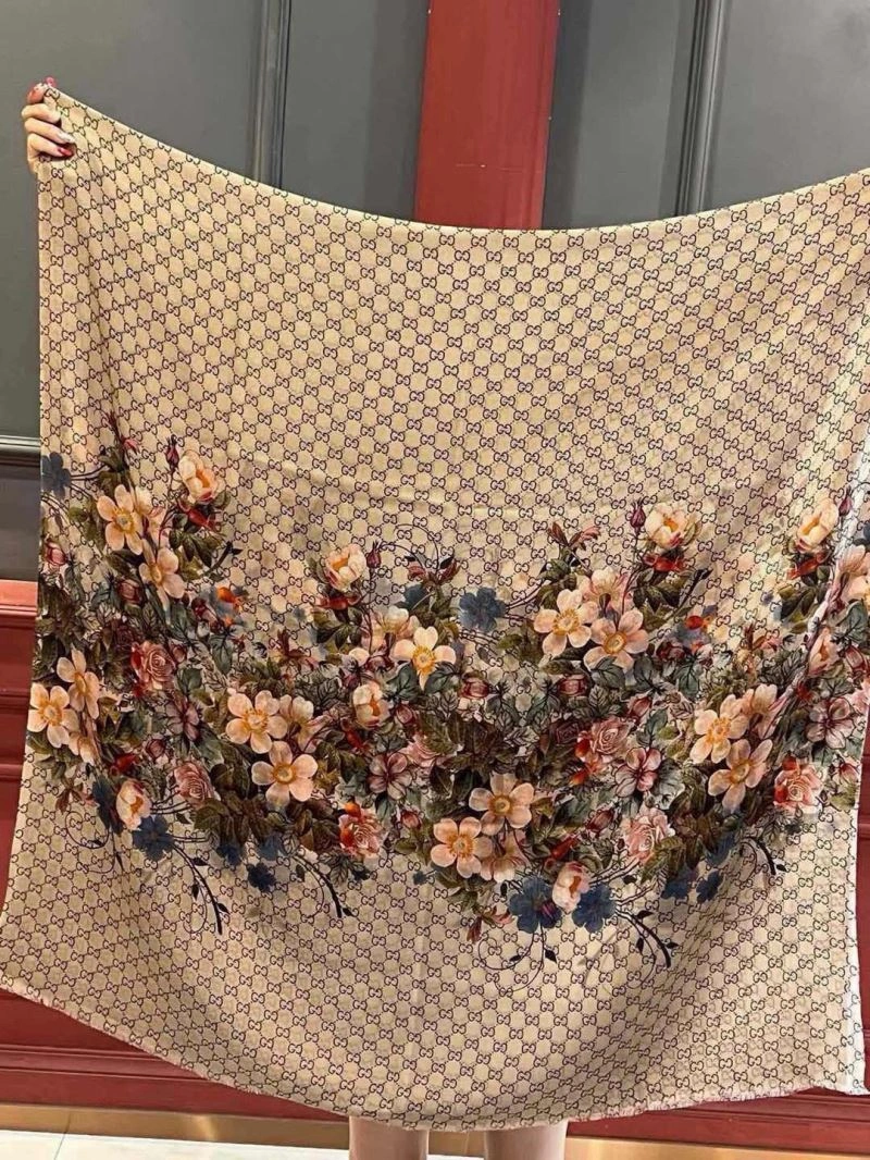 Low-cost Gucci Scarf