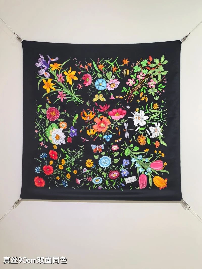 Accurate model Gucci Scarf