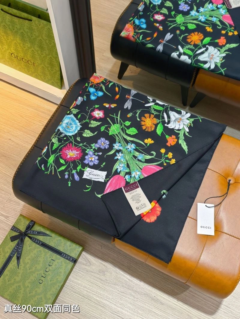Accurate model Gucci Scarf
