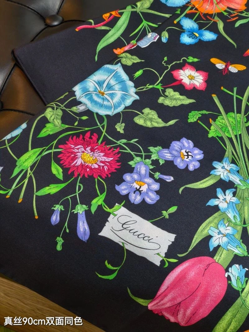 Accurate model Gucci Scarf