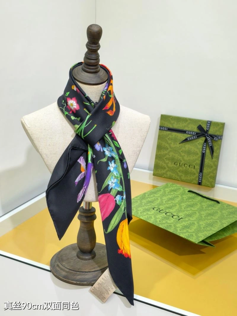 Accurate model Gucci Scarf