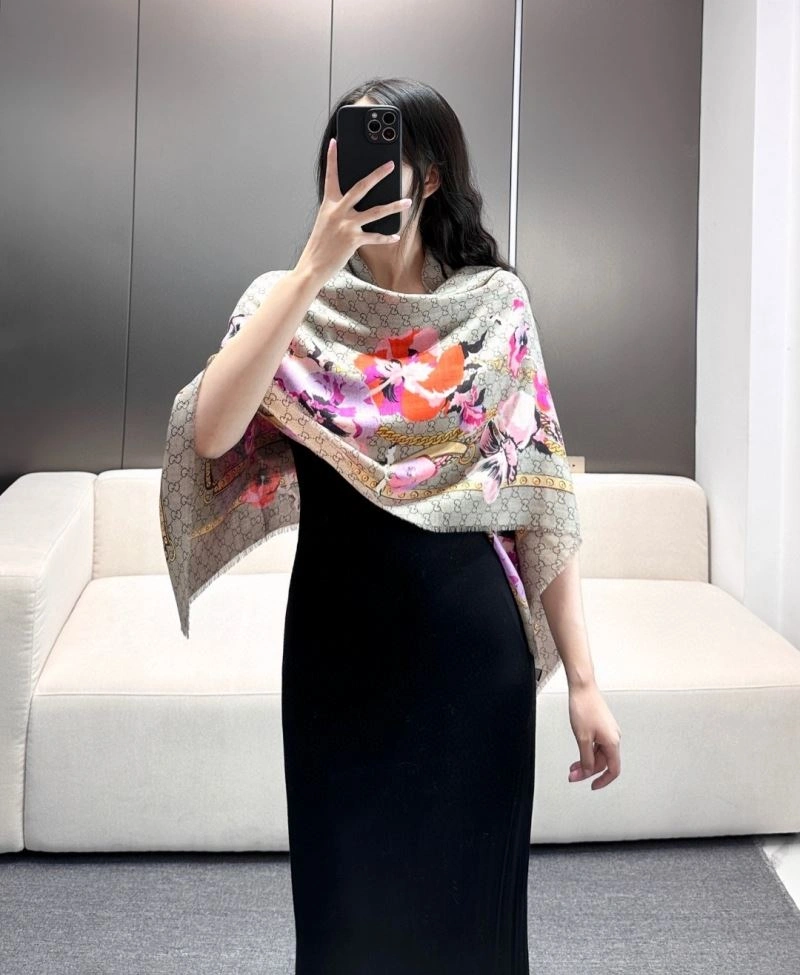 Top mirror Gucci Scarf