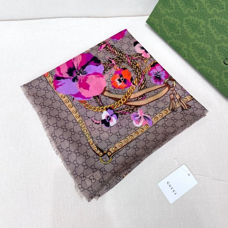 Top mirror Gucci Scarf
