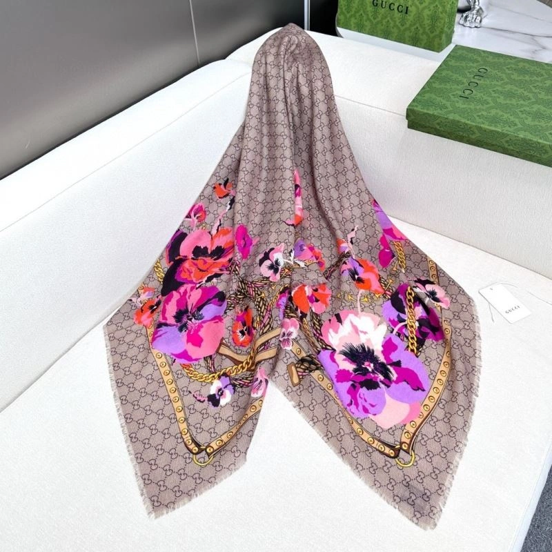 Top mirror Gucci Scarf