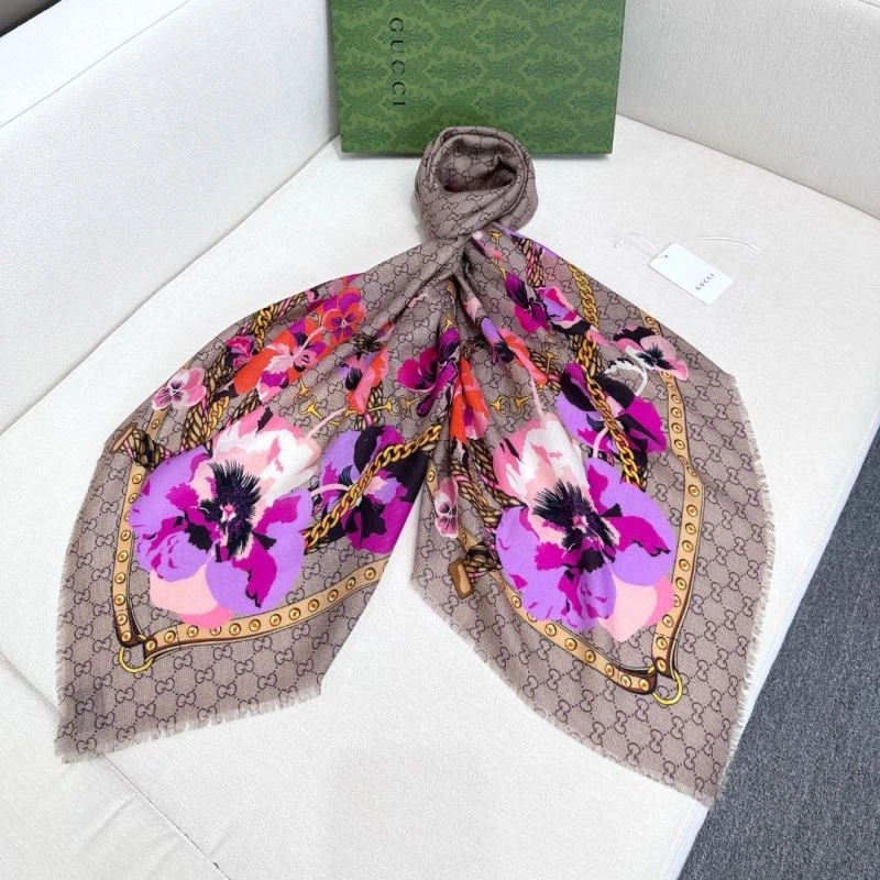 Top mirror Gucci Scarf