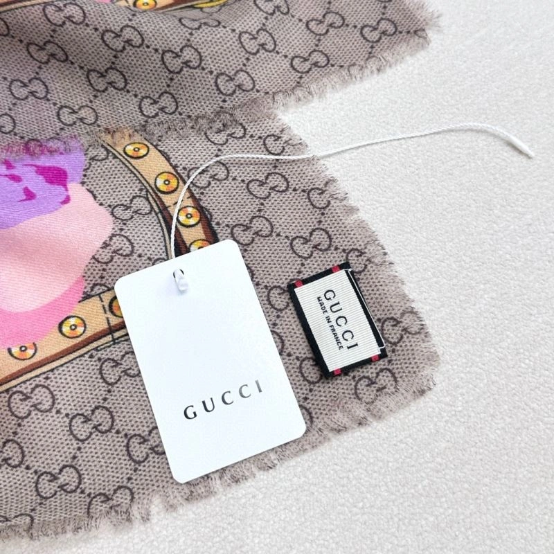 Top mirror Gucci Scarf