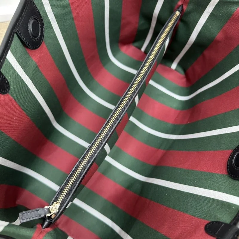 Indistinguishable Gucci Shopping Bags