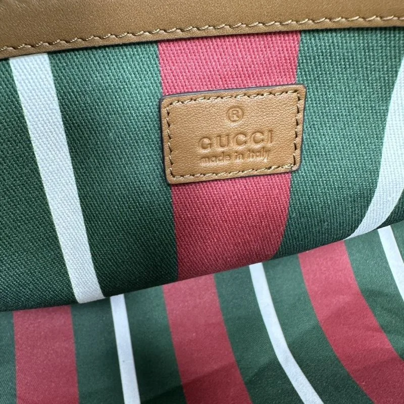 Indistinguishable Gucci Shopping Bags