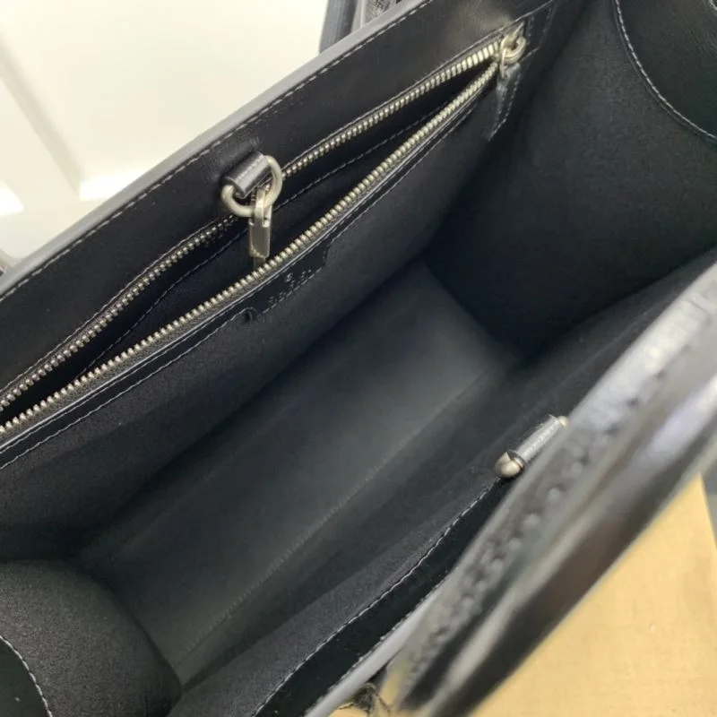 Reasonably priced Gucci Shopping Bags