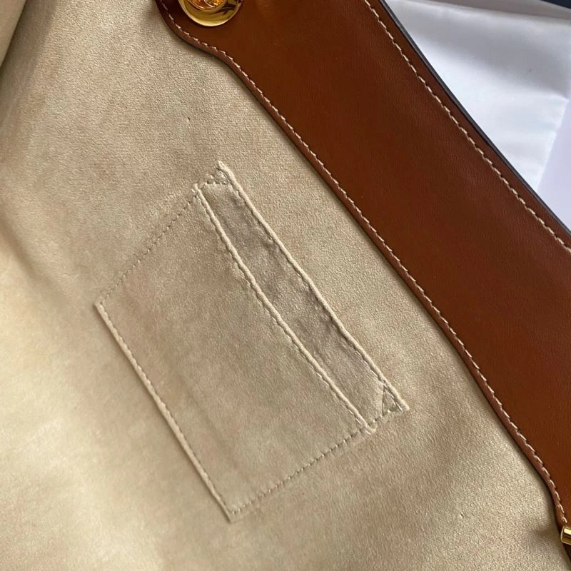 Indistinguishable Gucci Shopping Bags