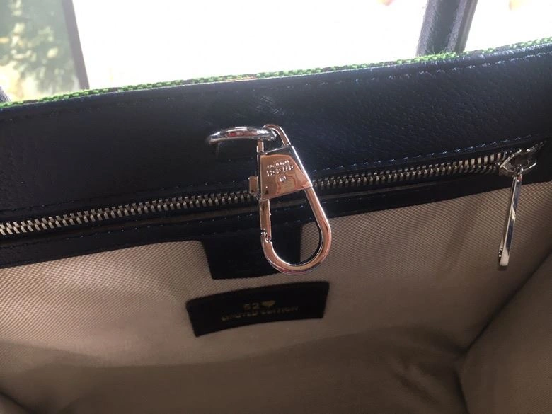 Top mirror Gucci Shopping Bags