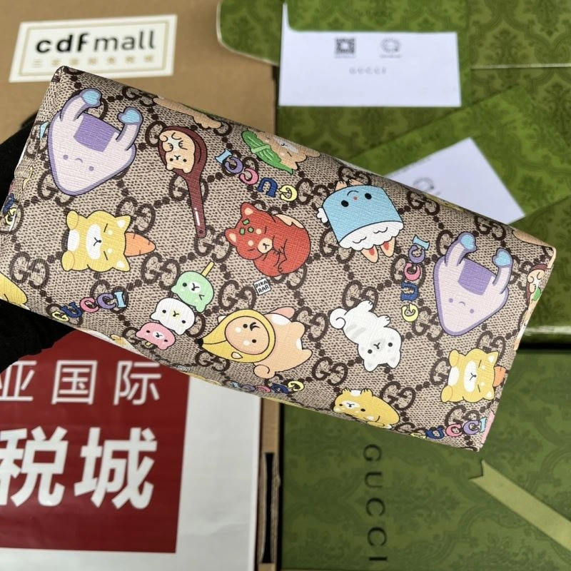 Value-priced Gucci Shopping Bags