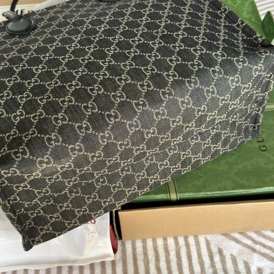 Bargain Gucci Shopping Bags