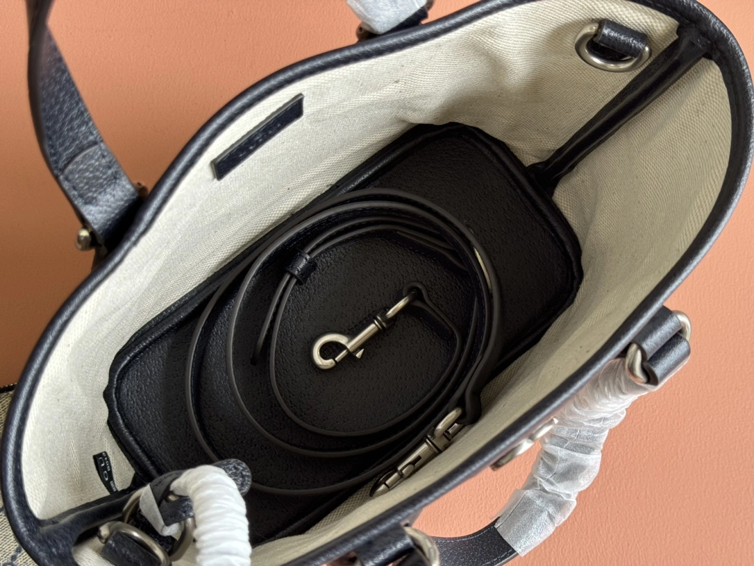 Bargain Gucci Shopping Bags