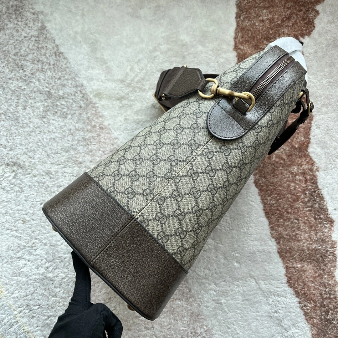Indistinguishable Gucci Shopping Bags