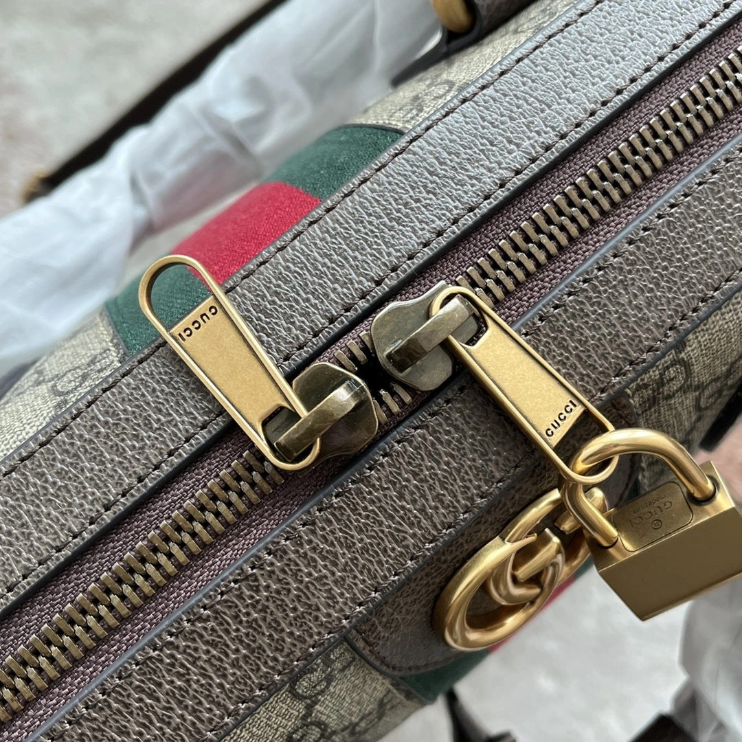 Indistinguishable Gucci Shopping Bags
