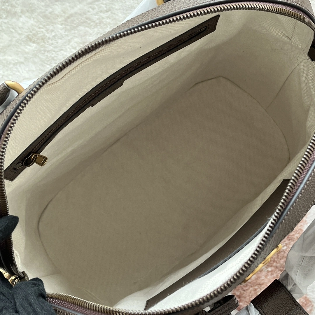 Indistinguishable Gucci Shopping Bags
