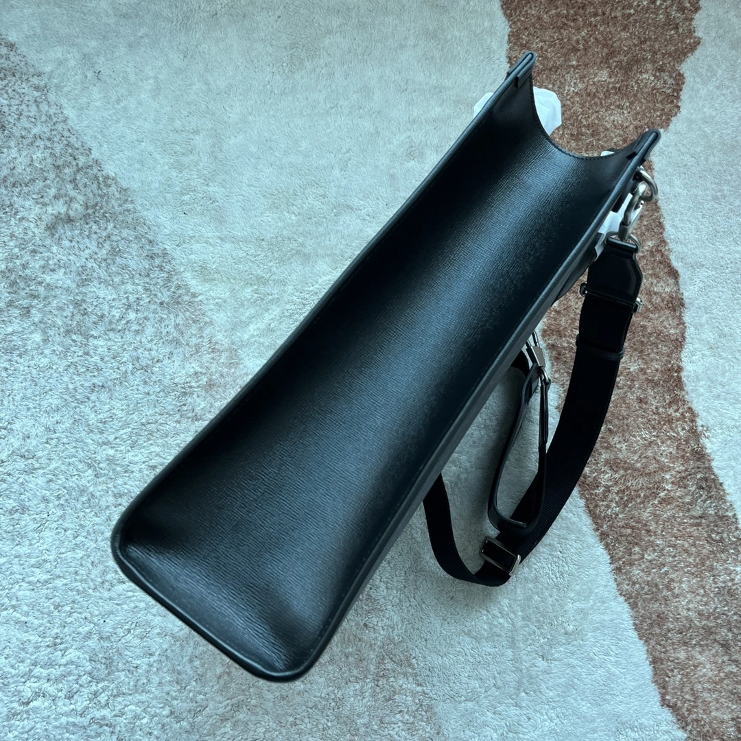 Low-cost Gucci Shopping Bags
