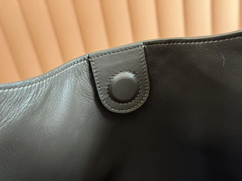 Brand-authenticated Gucci Shopping Bags