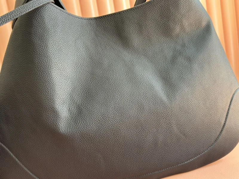 Low-cost Gucci Shopping Bags