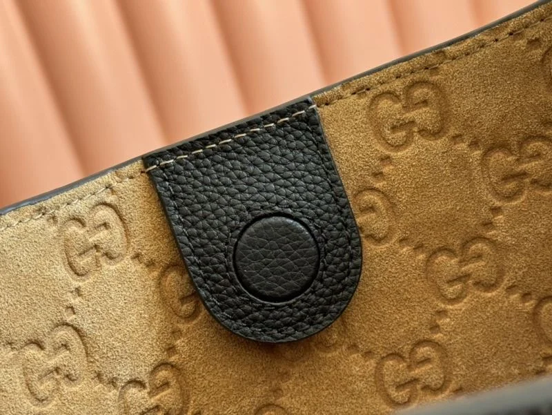 Low-cost Gucci Shopping Bags