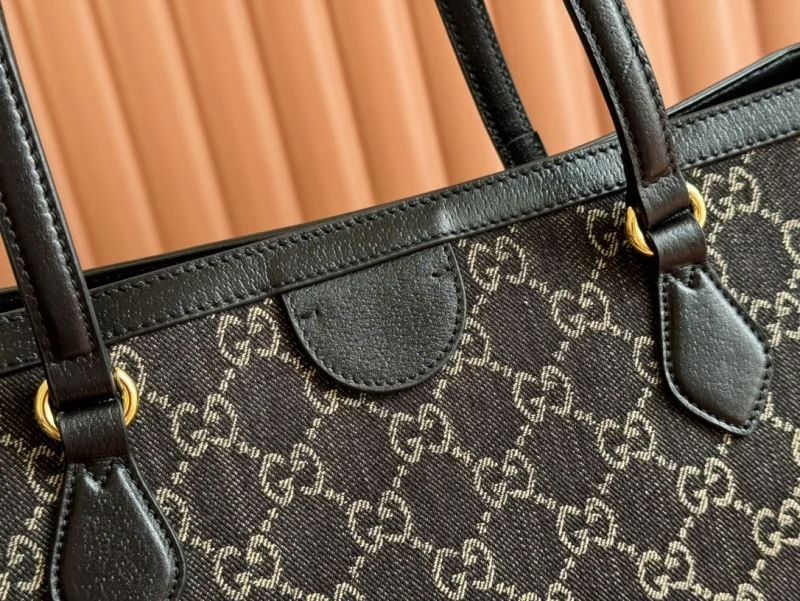 Indistinguishable Gucci Shopping Bags