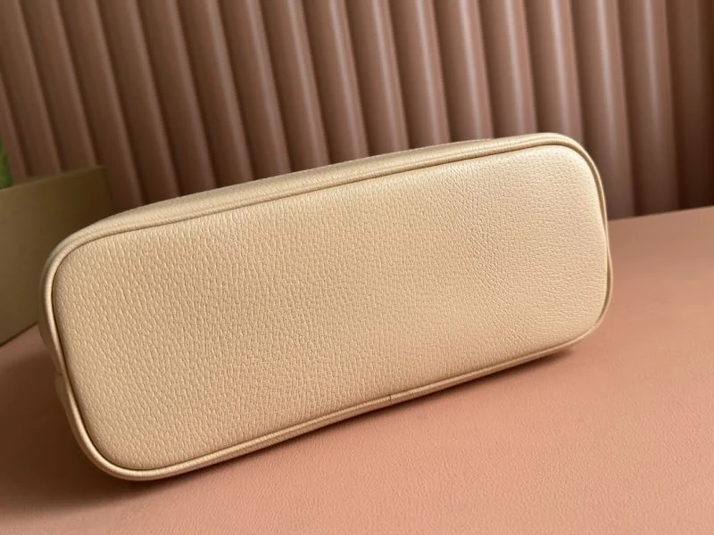 Low-cost Gucci Shopping Bags