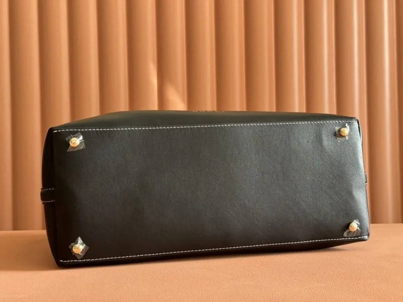 Top match Gucci Shopping Bags