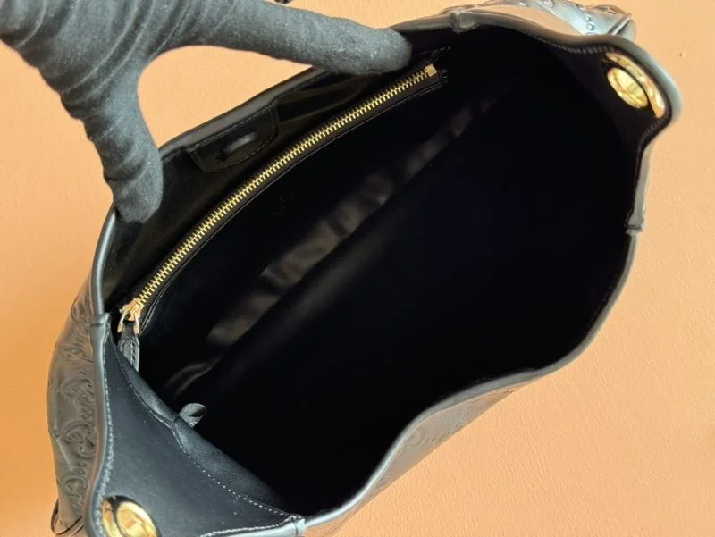 Value-priced Gucci Shopping Bags