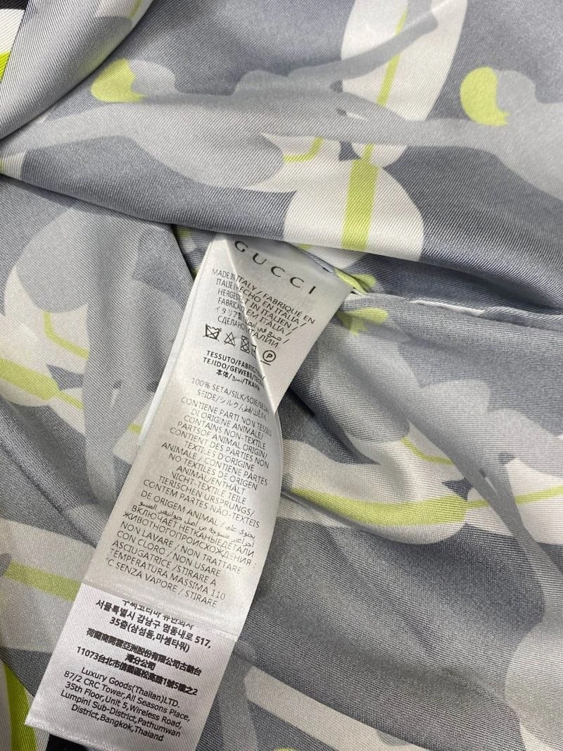 Brand-authenticated Gucci Short Suits