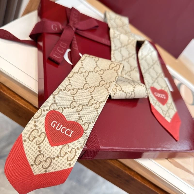 Accurate model Gucci Silk