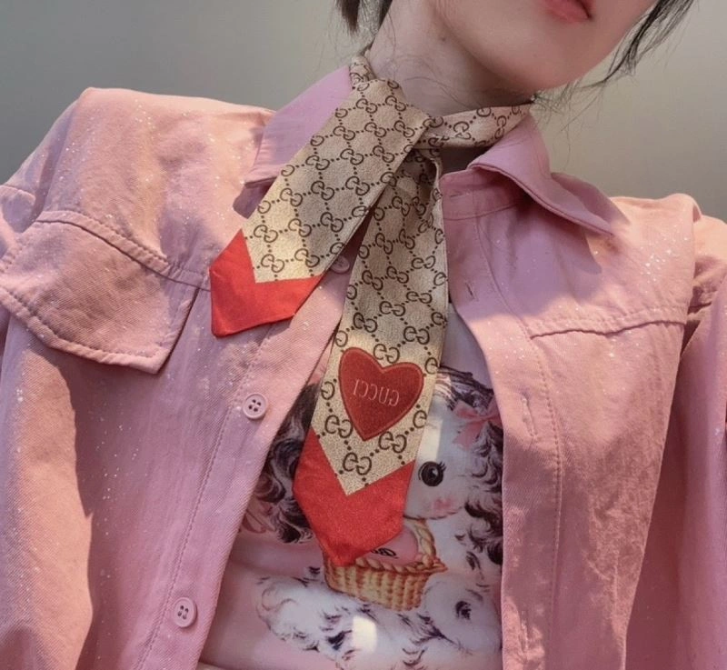 Accurate model Gucci Silk