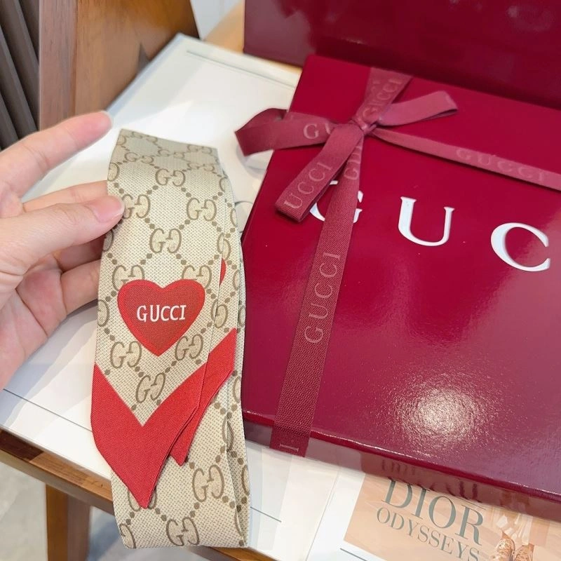 Accurate model Gucci Silk
