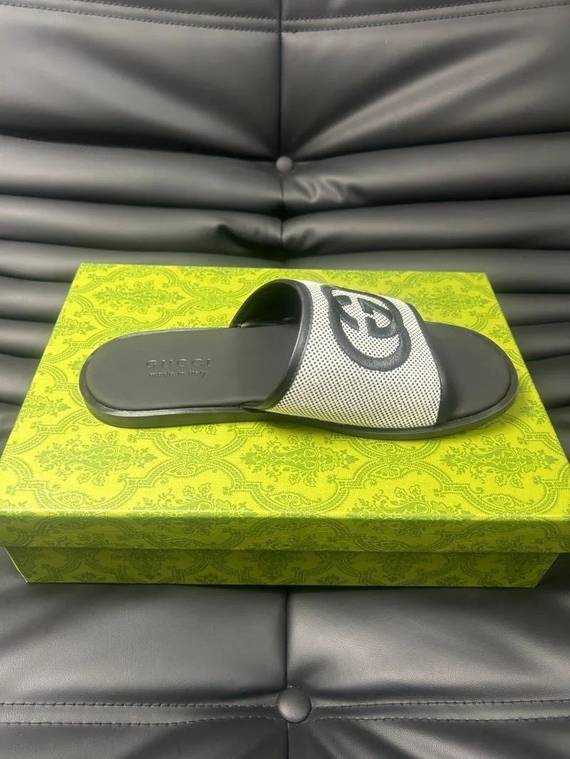 Accurate model Gucci Slippers
