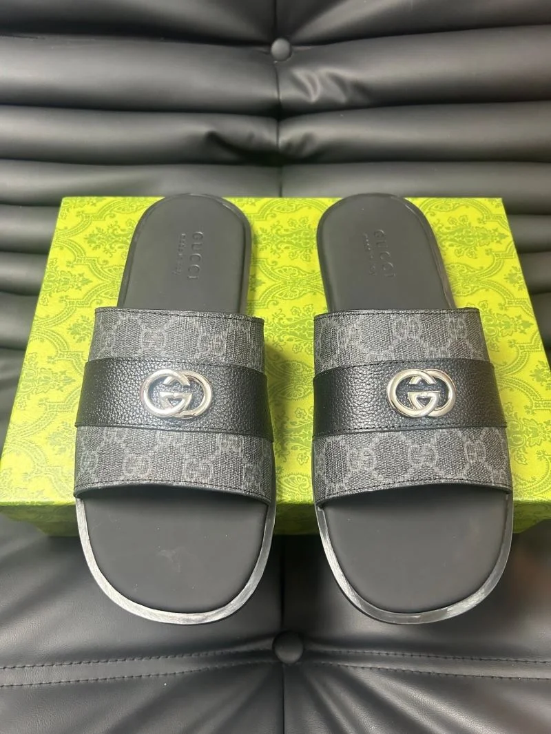 Brand-authenticated Gucci Slippers
