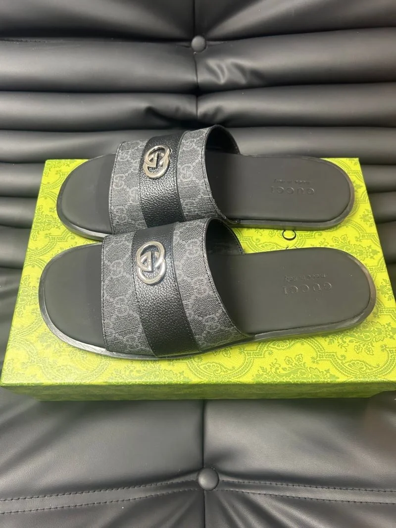 Brand-authenticated Gucci Slippers