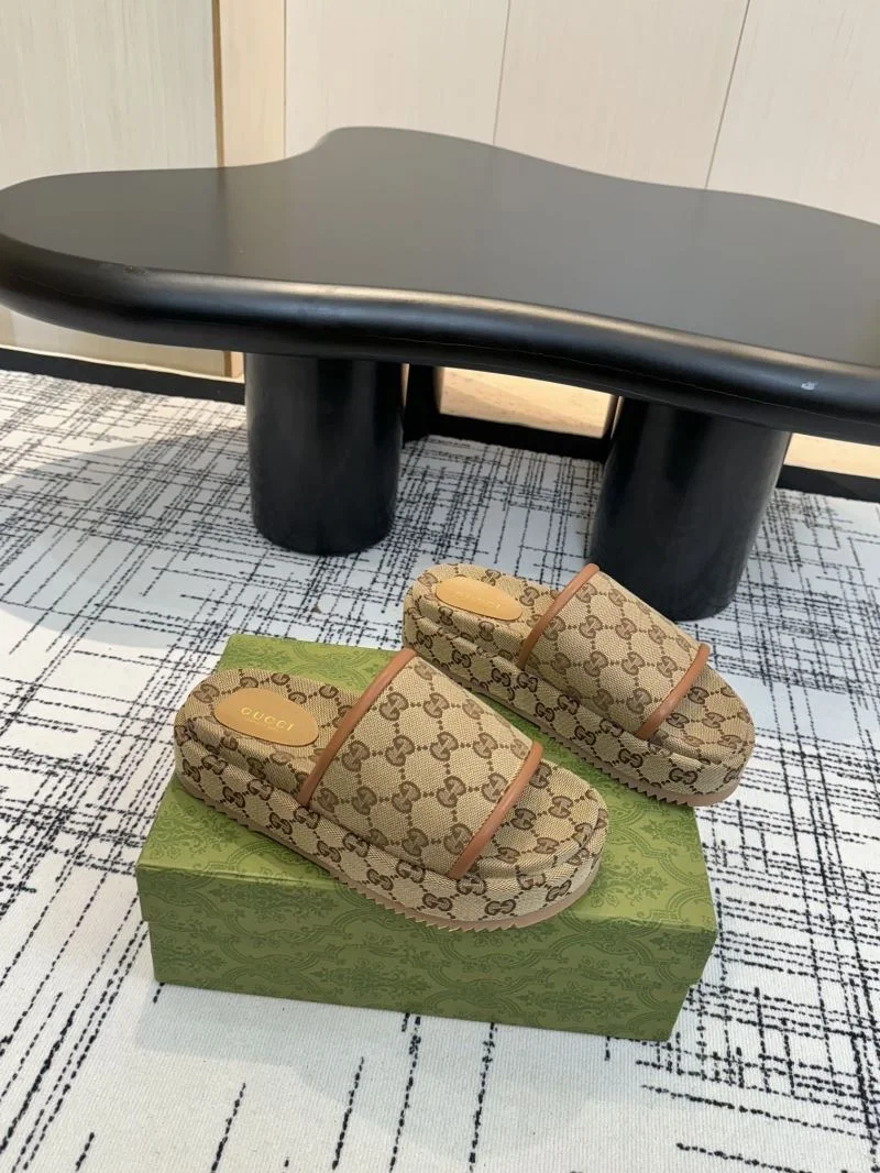 Brand-authenticated Gucci Slippers