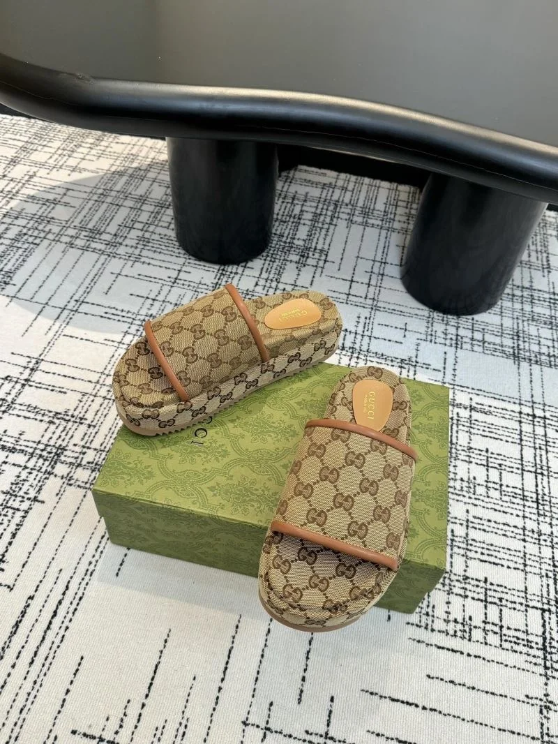 Brand-authenticated Gucci Slippers