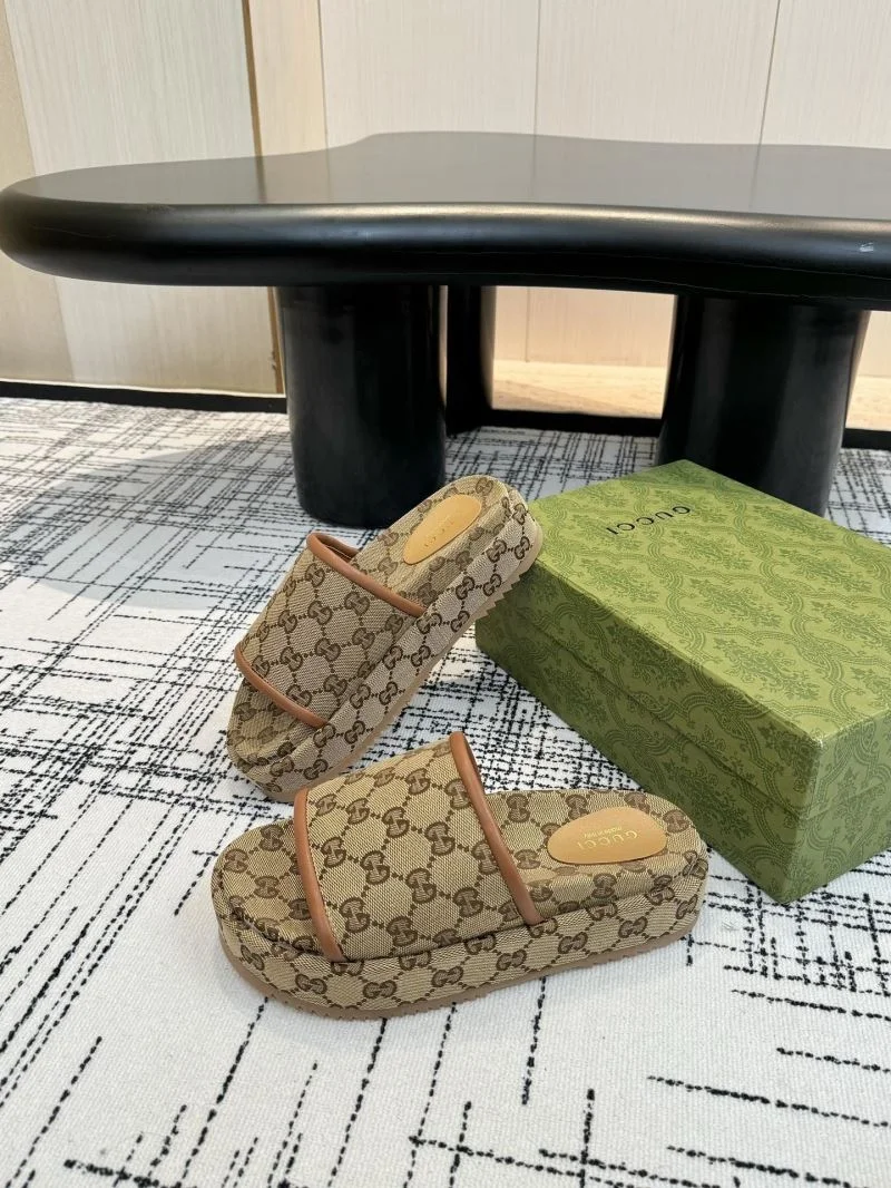 Brand-authenticated Gucci Slippers