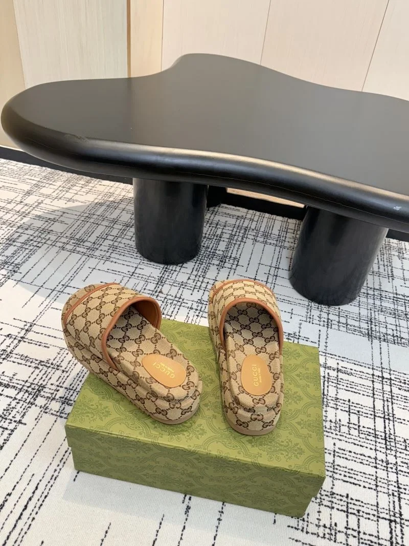Brand-authenticated Gucci Slippers