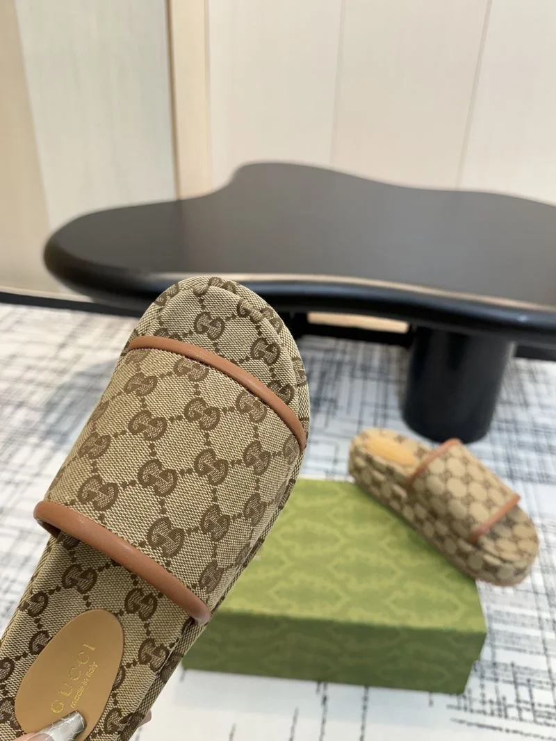 Brand-authenticated Gucci Slippers