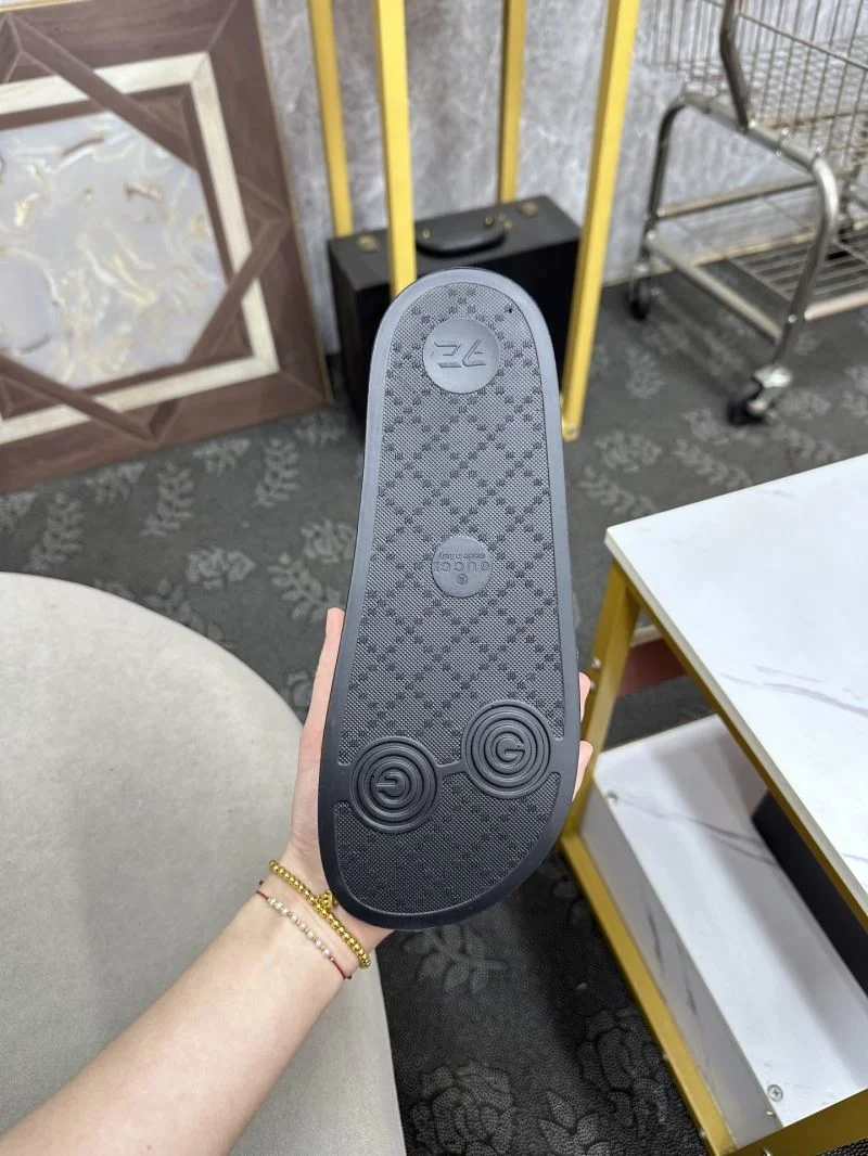 Accurate model Gucci Slippers