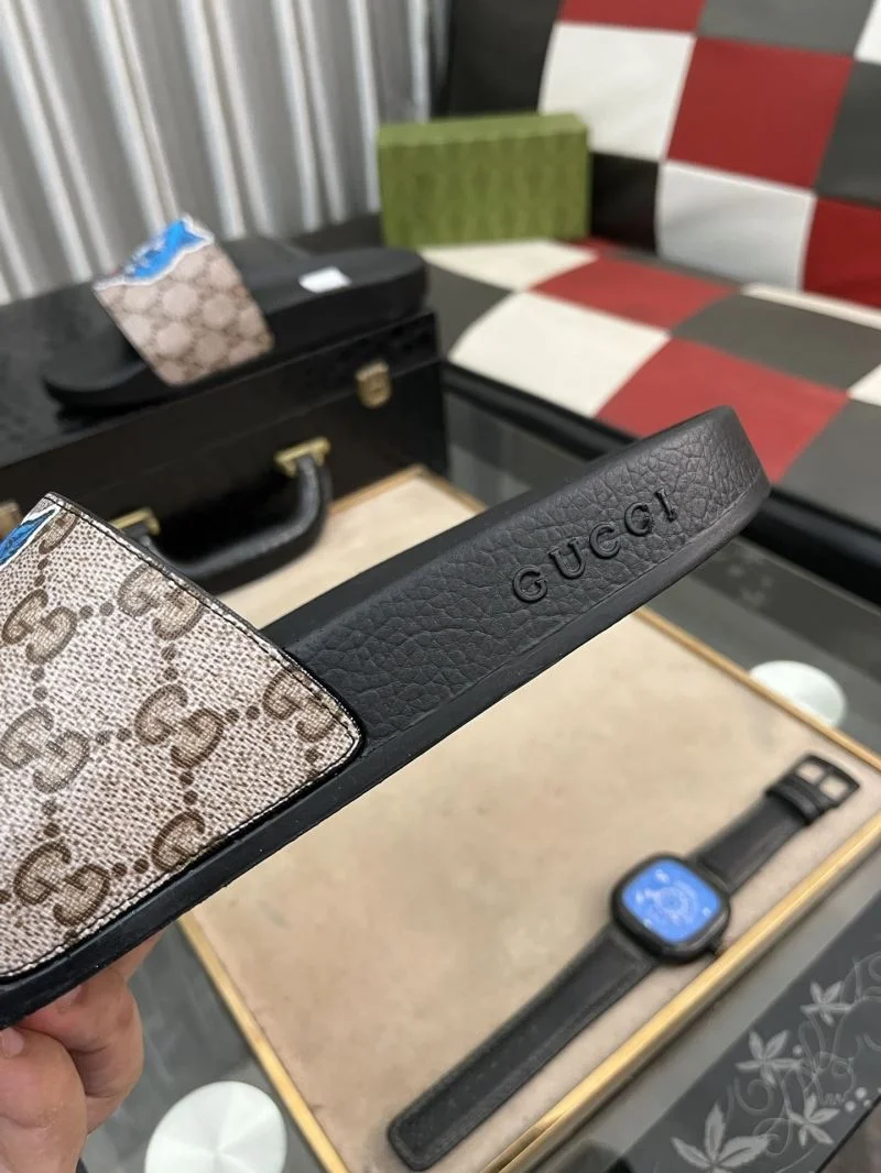 Accurate model Gucci Slippers