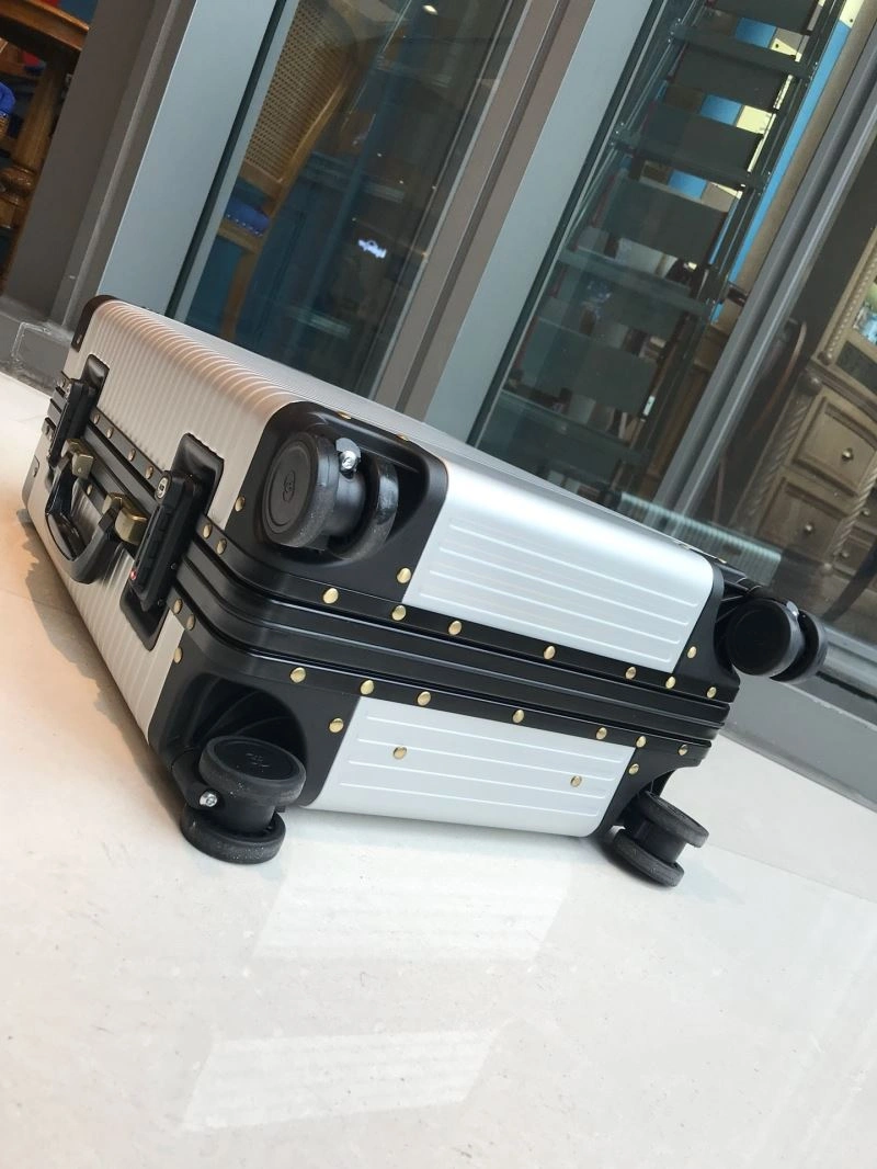 Low-cost Gucci Suitcase