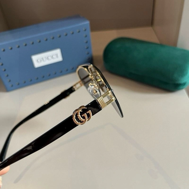 Accurate model Gucci Sunglasses