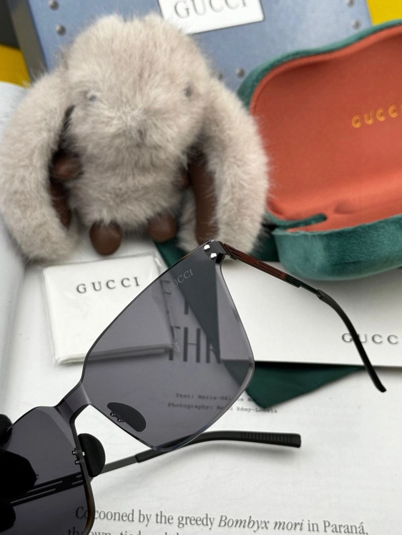 Brand-authenticated Gucci Sunglasses
