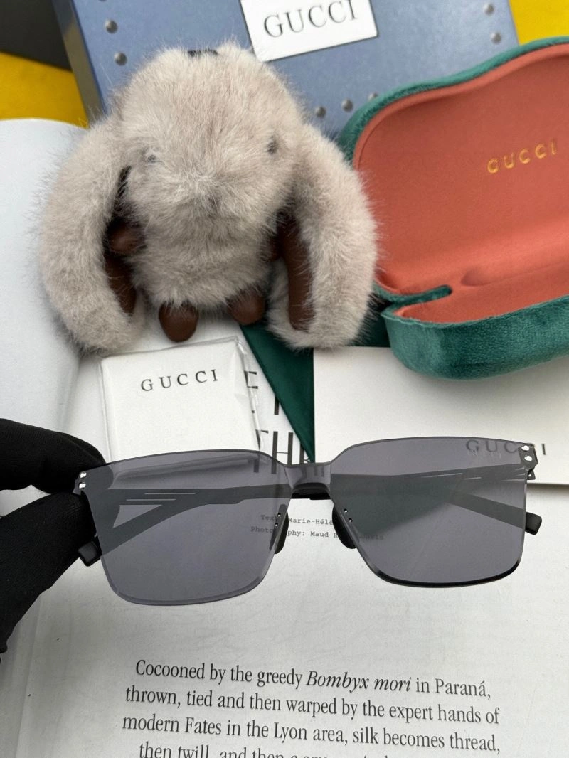 Brand-authenticated Gucci Sunglasses