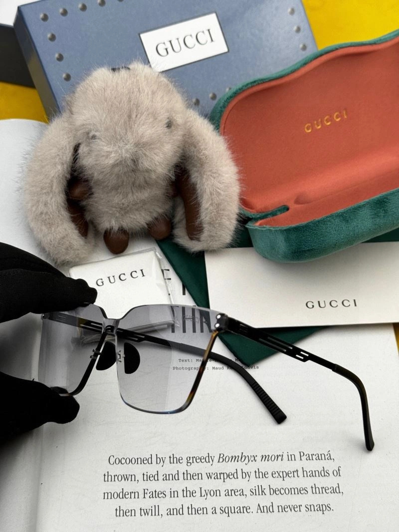 Brand-authenticated Gucci Sunglasses