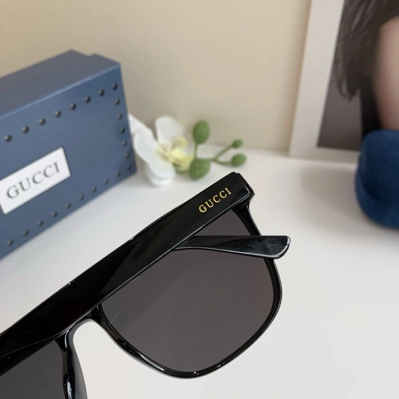Top mirror Gucci Sunglasses